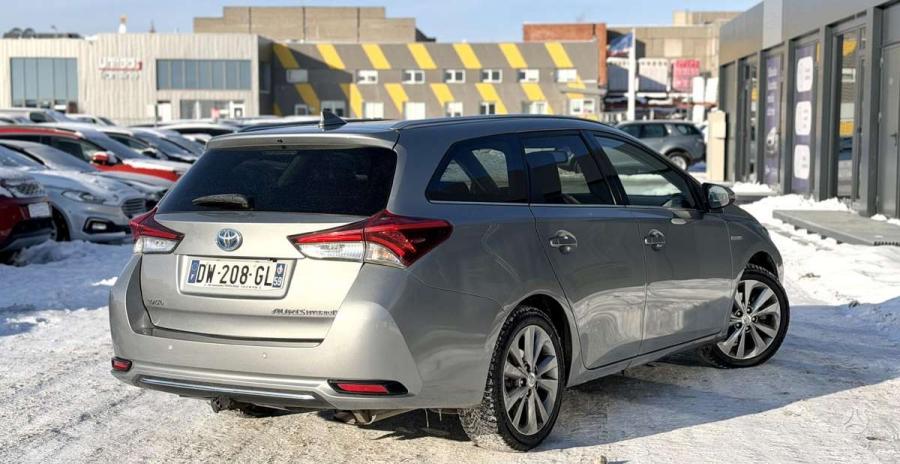Grey Toyota Auris 2015 in Taurage, with an engine capacity of 1.80 L and mileage of 270 thousand km for 9300 €, photo 16 on AUTOMOTO.COM.LV