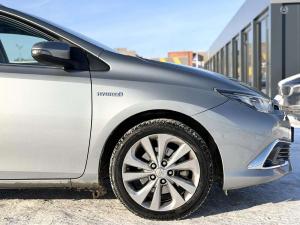 Grey Toyota Auris 2015 in Taurage, with an engine capacity of 1.80 L and mileage of 270 thousand km for 9300 €, photo 19 on AUTOMOTO.COM.LV