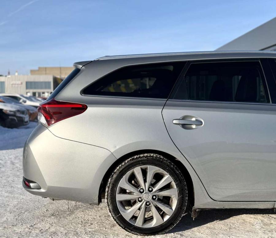 Grey Toyota Auris 2015 in Taurage, with an engine capacity of 1.80 L and mileage of 270 thousand km for 9300 €, photo 20 on AUTOMOTO.COM.LV