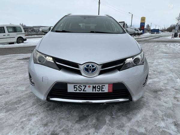 Pelēks Toyota Auris 2015 Marijampole, ar dzinēja tilpumu 1.80 L un nobraukumu 265 tūkst. km par 6900 €, foto 2 vietnē AUTOMOTO.COM.LV