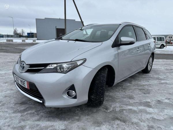 Pelēks Toyota Auris 2015 Marijampole, ar dzinēja tilpumu 1.80 L un nobraukumu 265 tūkst. km par 6900 €, foto 3 vietnē AUTOMOTO.COM.LV