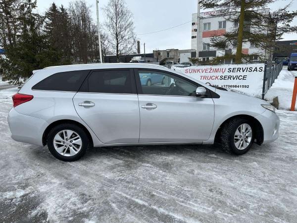 Pelēks Toyota Auris 2015 Marijampole, ar dzinēja tilpumu 1.80 L un nobraukumu 265 tūkst. km par 6900 €, foto 8 vietnē AUTOMOTO.COM.LV