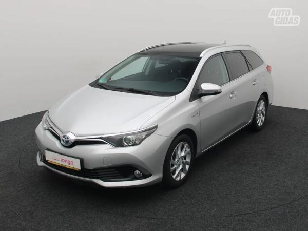 Grey Toyota Auris 2015 in Vilnius, with an engine capacity of 1.80 L and mileage of 200 thousand km for 10699 €, photo 1 on AUTOMOTO.COM.LV