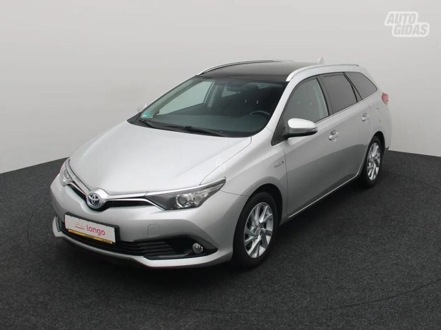 Grey Toyota Auris 2015 in Vilnius, with an engine capacity of 1.80 L and mileage of 200 thousand km for 10699 €, photo 1 on AUTOMOTO.COM.LV