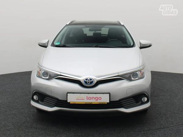 Grey Toyota Auris 2015 in Vilnius, with an engine capacity of 1.80 L and mileage of 200 thousand km for 10699 €, photo 3 on AUTOMOTO.COM.LV