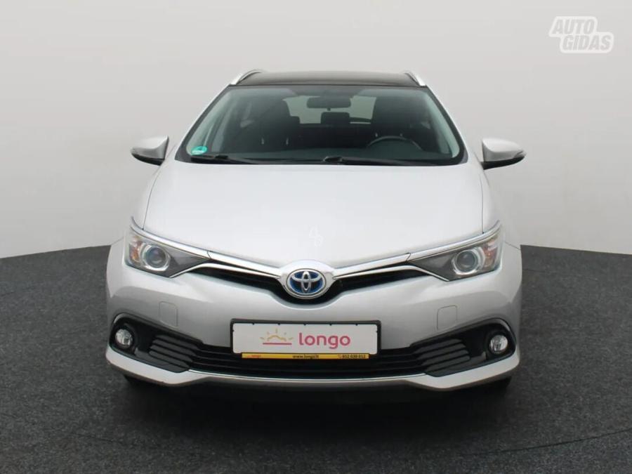 Grey Toyota Auris 2015 in Vilnius, with an engine capacity of 1.80 L and mileage of 200 thousand km for 10699 €, photo 4 on AUTOMOTO.COM.LV