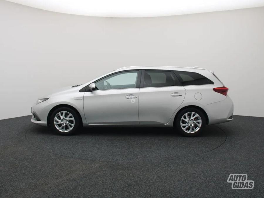 Grey Toyota Auris 2015 in Vilnius, with an engine capacity of 1.80 L and mileage of 200 thousand km for 10699 €, photo 7 on AUTOMOTO.COM.LV