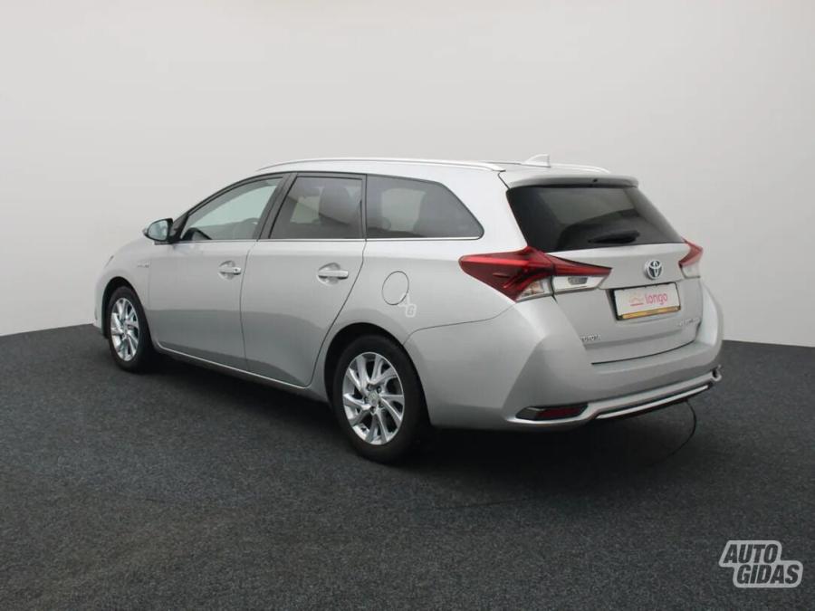 Grey Toyota Auris 2015 in Vilnius, with an engine capacity of 1.80 L and mileage of 200 thousand km for 10699 €, photo 8 on AUTOMOTO.COM.LV