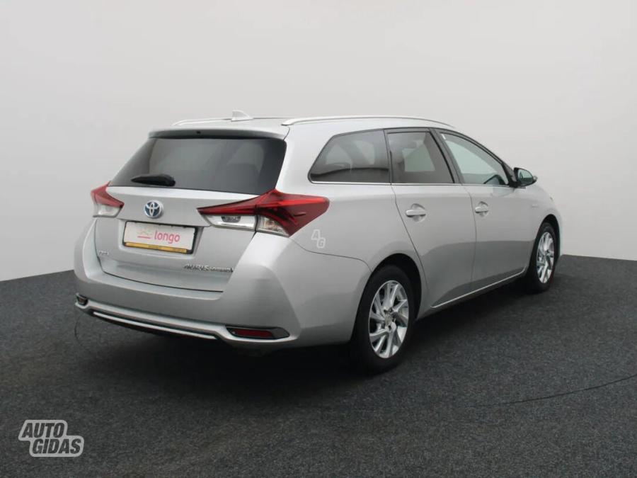 Grey Toyota Auris 2015 in Vilnius, with an engine capacity of 1.80 L and mileage of 200 thousand km for 10699 €, photo 9 on AUTOMOTO.COM.LV