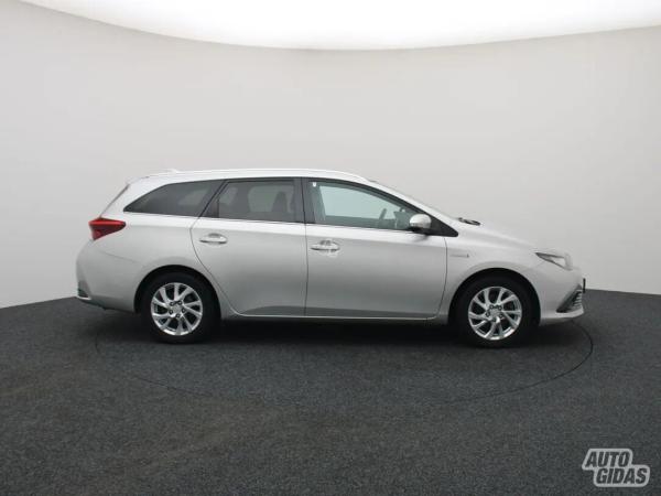 Grey Toyota Auris 2015 in Vilnius, with an engine capacity of 1.80 L and mileage of 200 thousand km for 10699 €, photo 9 on AUTOMOTO.COM.LV