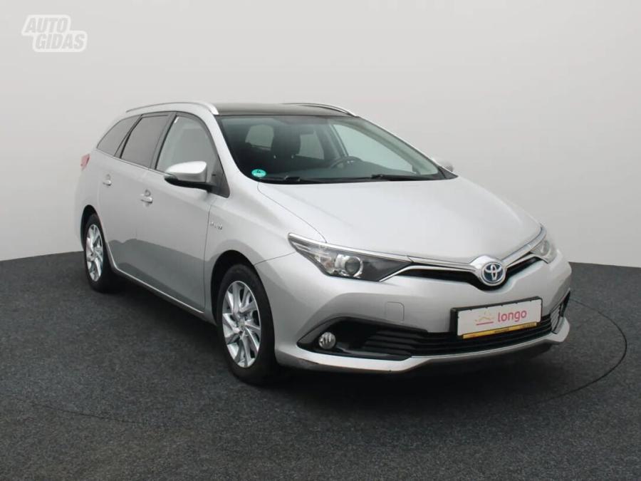 Grey Toyota Auris 2015 in Vilnius, with an engine capacity of 1.80 L and mileage of 200 thousand km for 10699 €, photo 11 on AUTOMOTO.COM.LV