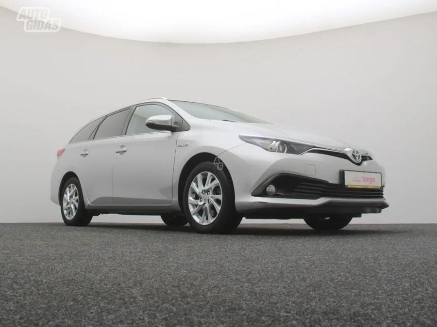 Grey Toyota Auris 2015 in Vilnius, with an engine capacity of 1.80 L and mileage of 200 thousand km for 10699 €, photo 12 on AUTOMOTO.COM.LV