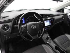 Grey Toyota Auris 2015 in Vilnius, with an engine capacity of 1.80 L and mileage of 200 thousand km for 10699 €, photo 17 on AUTOMOTO.COM.LV