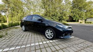 Pelēks Toyota Auris 2015 Tallina, ar dzinēja tilpumu 1.60 L un nobraukumu 137 tūkst. km par 8100 €, foto  vietnē AUTOMOTO.COM.LV