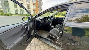 Grey Toyota Auris 2015 in Tallinn, with an engine capacity of 1.60 L and mileage of 137 thousand km for 8100 €, photo 3 on AUTOMOTO.COM.LV