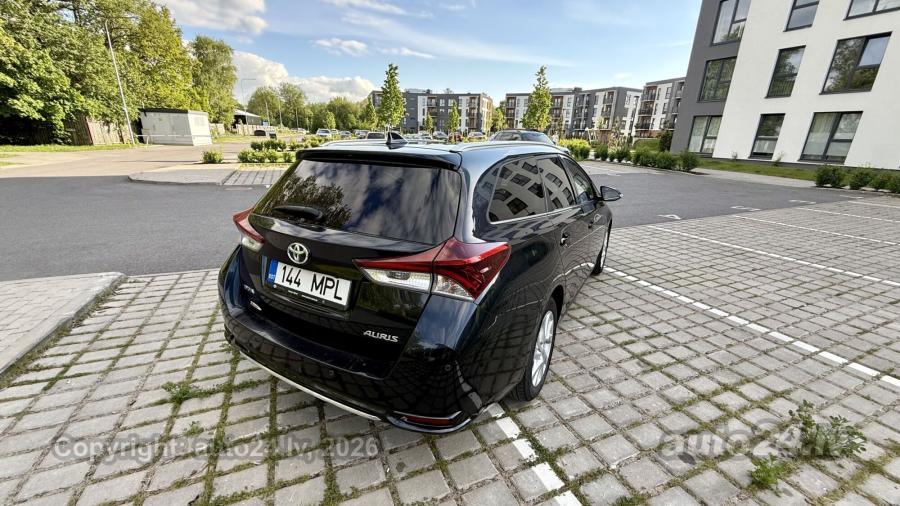 Grey Toyota Auris 2015 in Tallinn, with an engine capacity of 1.60 L and mileage of 137 thousand km for 8100 €, photo 6 on AUTOMOTO.COM.LV