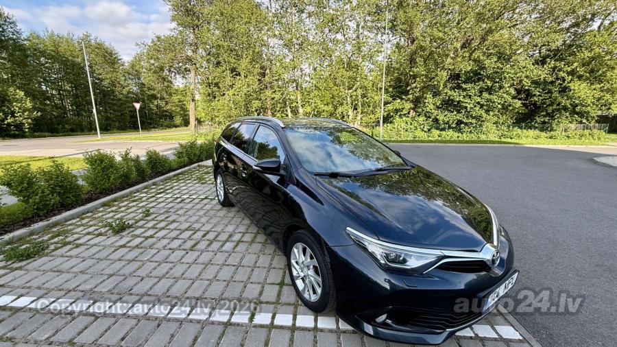 Grey Toyota Auris 2015 in Tallinn, with an engine capacity of 1.60 L and mileage of 137 thousand km for 8100 €, photo 11 on AUTOMOTO.COM.LV