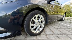 Grey Toyota Auris 2015 in Tallinn, with an engine capacity of 1.60 L and mileage of 137 thousand km for 8100 €, photo 12 on AUTOMOTO.COM.LV