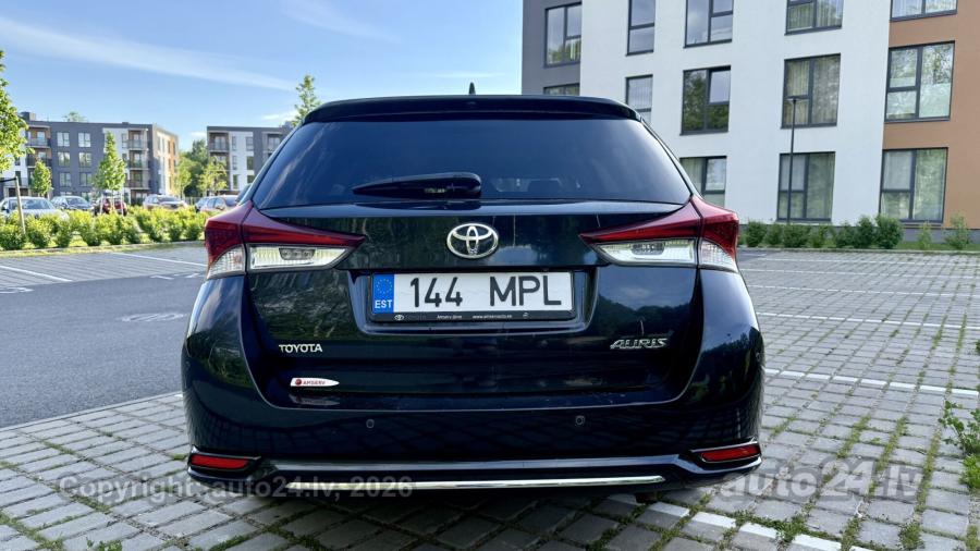 Grey Toyota Auris 2015 in Tallinn, with an engine capacity of 1.60 L and mileage of 137 thousand km for 8100 €, photo 14 on AUTOMOTO.COM.LV