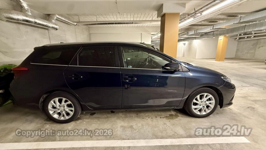 Grey Toyota Auris 2015 in Tallinn, with an engine capacity of 1.60 L and mileage of 137 thousand km for 8100 €, photo 15 on AUTOMOTO.COM.LV