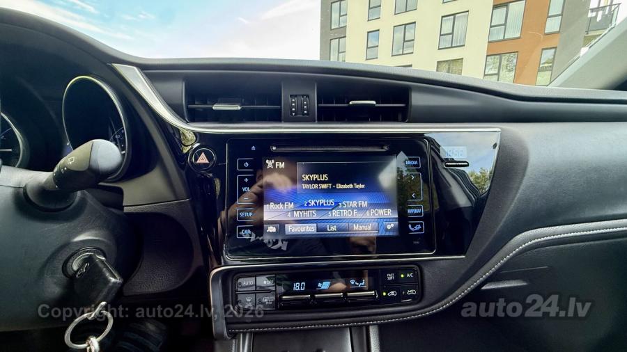 Grey Toyota Auris 2015 in Tallinn, with an engine capacity of 1.60 L and mileage of 137 thousand km for 8100 €, photo 17 on AUTOMOTO.COM.LV