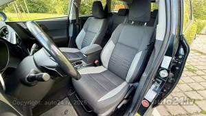 Grey Toyota Auris 2015 in Tallinn, with an engine capacity of 1.60 L and mileage of 137 thousand km for 8100 €, photo 19 on AUTOMOTO.COM.LV