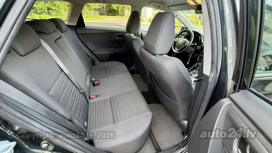Grey Toyota Auris 2015 in Tallinn, with an engine capacity of 1.60 L and mileage of 137 thousand km for 8100 €, photo 21 on AUTOMOTO.COM.LV