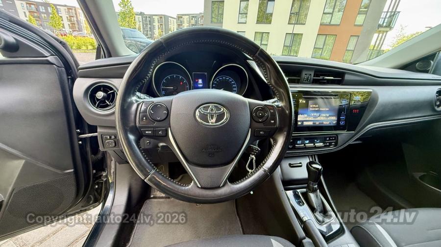 Grey Toyota Auris 2015 in Tallinn, with an engine capacity of 1.60 L and mileage of 137 thousand km for 8100 €, photo 22 on AUTOMOTO.COM.LV