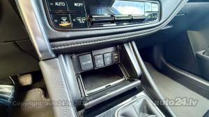 Grey Toyota Auris 2015 in Tallinn, with an engine capacity of 1.60 L and mileage of 137 thousand km for 8100 €, photo 23 on AUTOMOTO.COM.LV