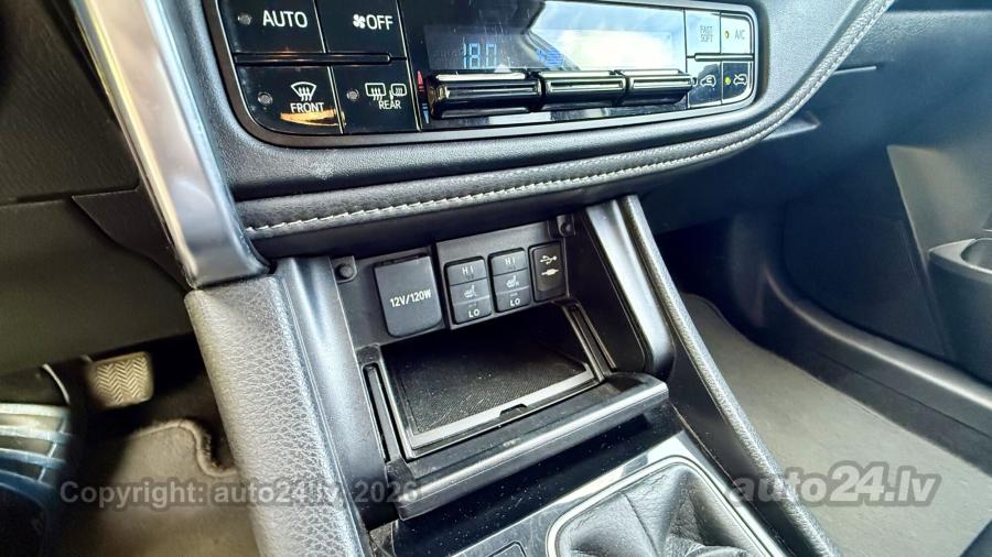 Grey Toyota Auris 2015 in Tallinn, with an engine capacity of 1.60 L and mileage of 137 thousand km for 8100 €, photo 23 on AUTOMOTO.COM.LV