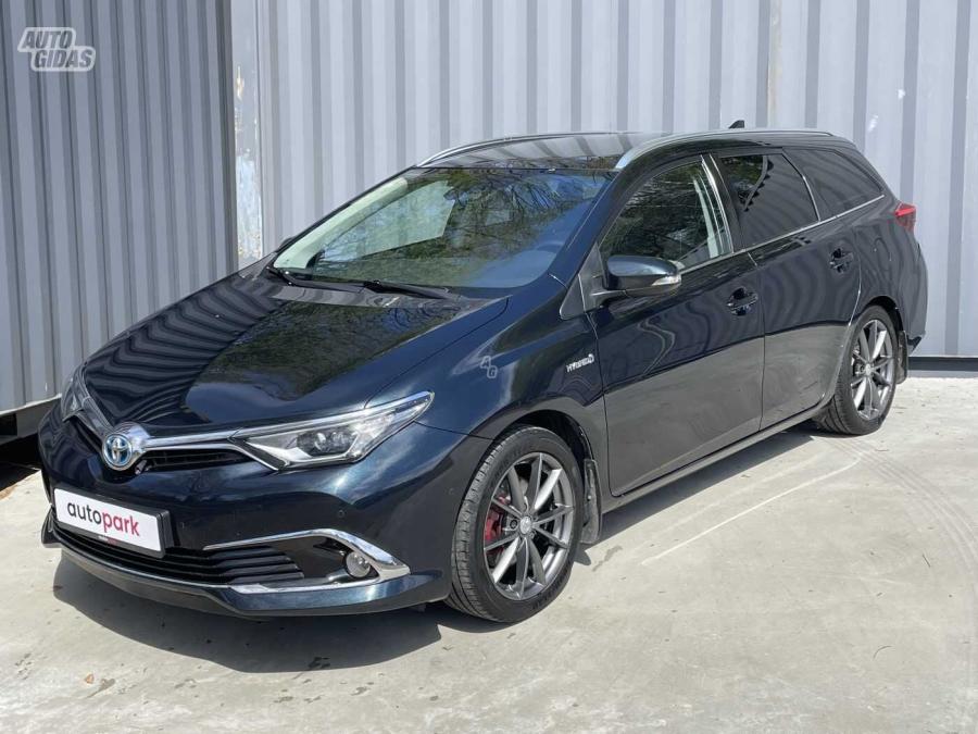 Grey Toyota Auris 2015 in Vilnius, with an engine capacity of 1.80 L and mileage of 229 thousand km for 11900 €, photo 1 on AUTOMOTO.COM.LV