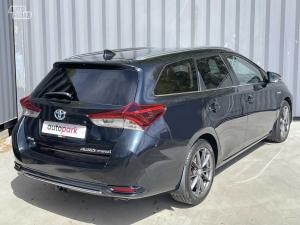 Grey Toyota Auris 2015 in Vilnius, with an engine capacity of 1.80 L and mileage of 229 thousand km for 11900 €, photo 4 on AUTOMOTO.COM.LV