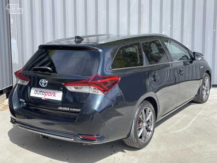 Grey Toyota Auris 2015 in Vilnius, with an engine capacity of 1.80 L and mileage of 229 thousand km for 11900 €, photo 4 on AUTOMOTO.COM.LV