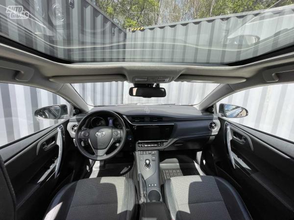 Pelēks Toyota Auris 2015 Viļņa, ar dzinēja tilpumu 1.80 L un nobraukumu 229 tūkst. km par 11900 €, foto 7 vietnē AUTOMOTO.COM.LV