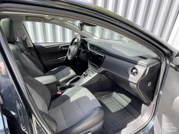 Pelēks Toyota Auris 2015 Viļņa, ar dzinēja tilpumu 1.80 L un nobraukumu 229 tūkst. km par 11900 €, foto 8 vietnē AUTOMOTO.COM.LV