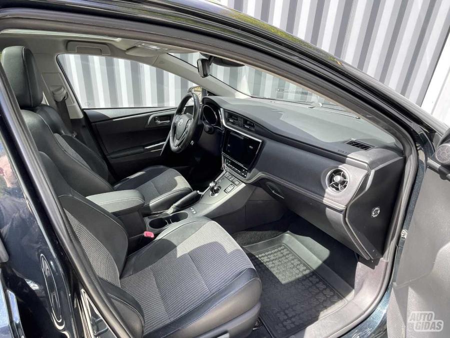 Grey Toyota Auris 2015 in Vilnius, with an engine capacity of 1.80 L and mileage of 229 thousand km for 11900 €, photo 9 on AUTOMOTO.COM.LV