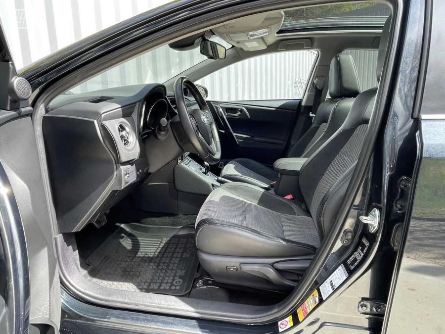 Grey Toyota Auris 2015 in Vilnius, with an engine capacity of 1.80 L and mileage of 229 thousand km for 11900 €, photo 10 on AUTOMOTO.COM.LV