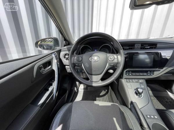 Pelēks Toyota Auris 2015 Viļņa, ar dzinēja tilpumu 1.80 L un nobraukumu 229 tūkst. km par 11900 €, foto 10 vietnē AUTOMOTO.COM.LV