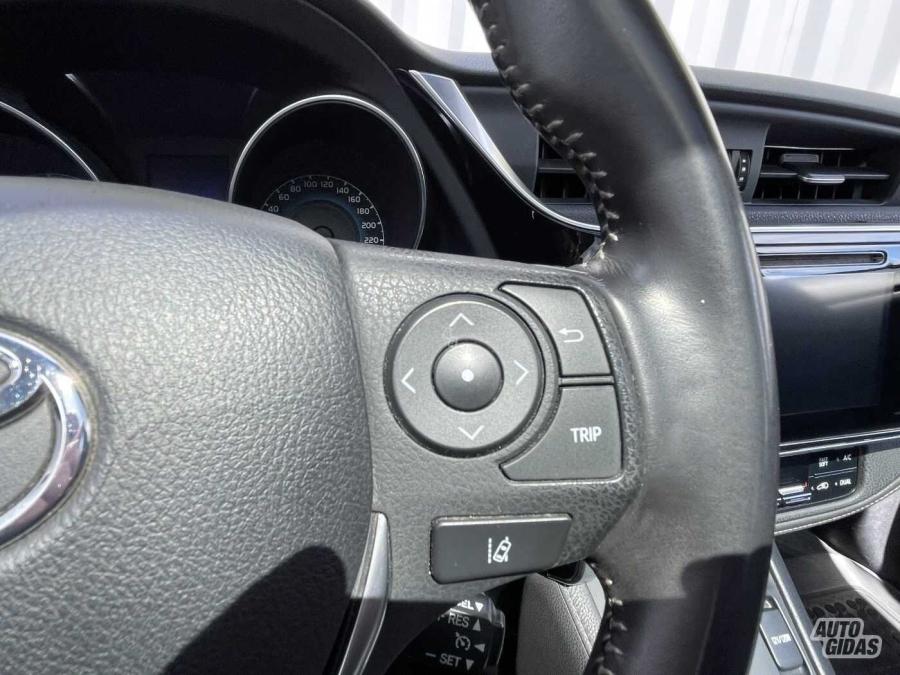 Grey Toyota Auris 2015 in Vilnius, with an engine capacity of 1.80 L and mileage of 229 thousand km for 11900 €, photo 13 on AUTOMOTO.COM.LV