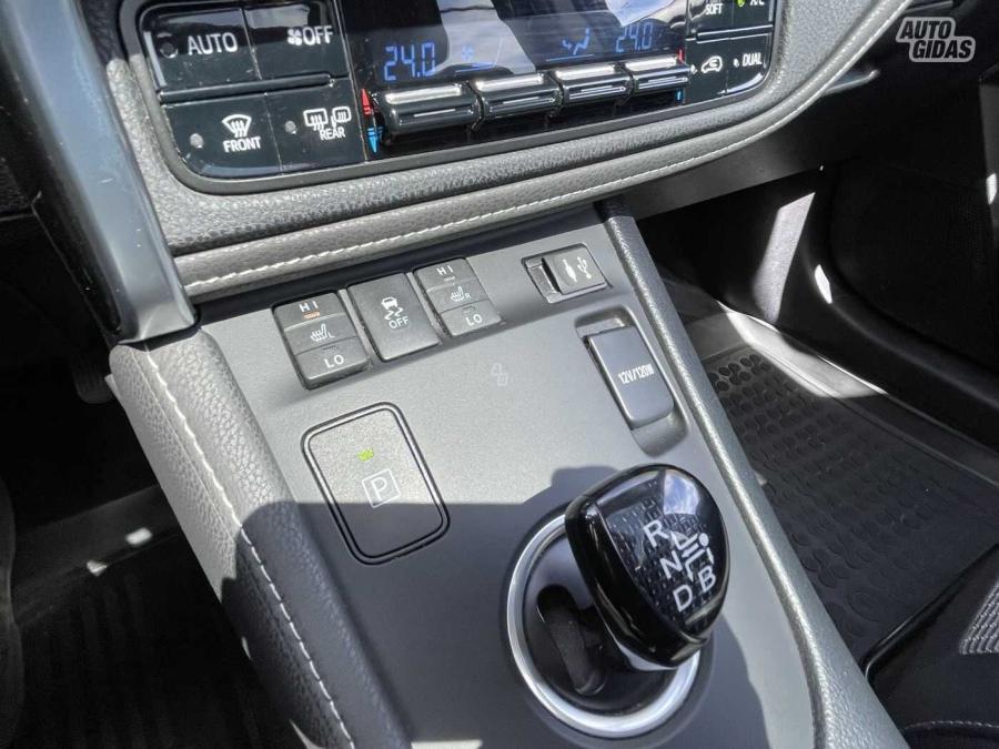 Grey Toyota Auris 2015 in Vilnius, with an engine capacity of 1.80 L and mileage of 229 thousand km for 11900 €, photo 17 on AUTOMOTO.COM.LV