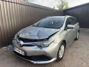Grey Toyota Auris 2015 in Kaunas, with an engine capacity of 1.80 L and mileage of 283 thousand km for 4200 €, photo  on AUTOMOTO.COM.LV