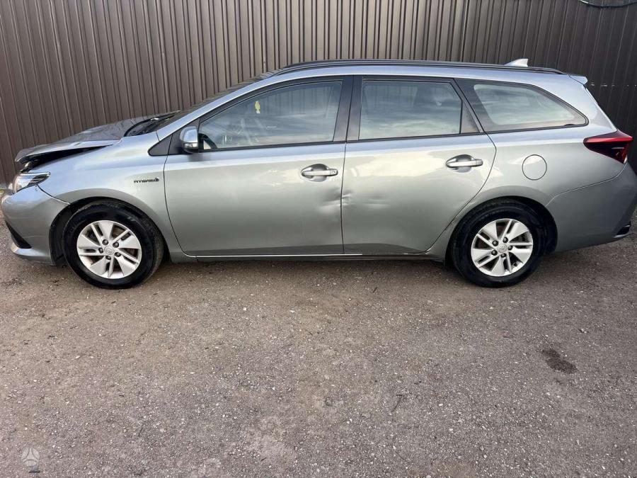 Pelēks Toyota Auris 2015 Kauņa, ar dzinēja tilpumu 1.80 L un nobraukumu 283 tūkst. km par 4200 €, foto 5 vietnē AUTOMOTO.COM.LV