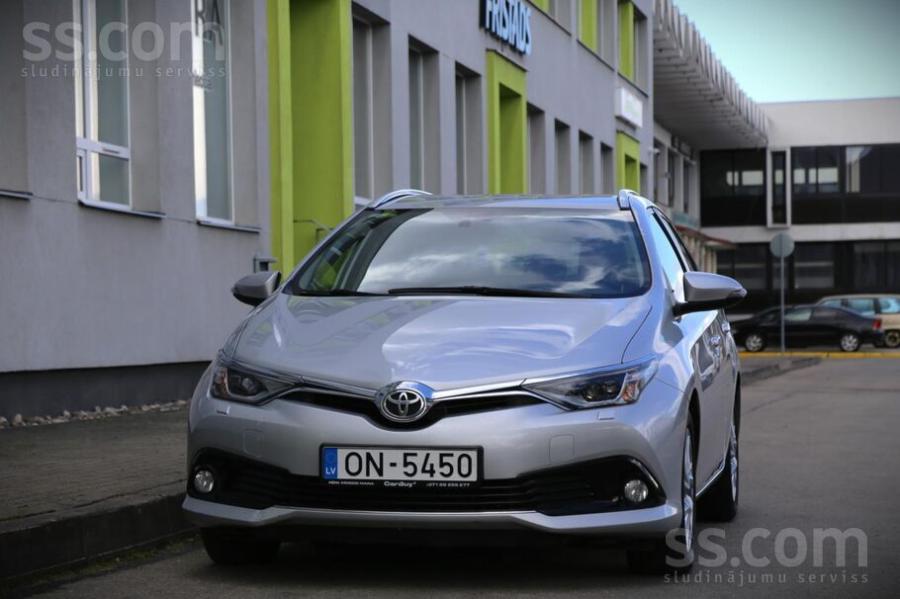 Grey Toyota Auris 2015 in Riga, with an engine capacity of 1.60 L and mileage of 198 thousand km for 7295 €, photo 1 on AUTOMOTO.COM.LV