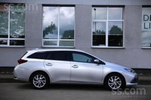 Grey Toyota Auris 2015 in Riga, with an engine capacity of 1.60 L and mileage of 198 thousand km for 7295 €, photo 4 on AUTOMOTO.COM.LV