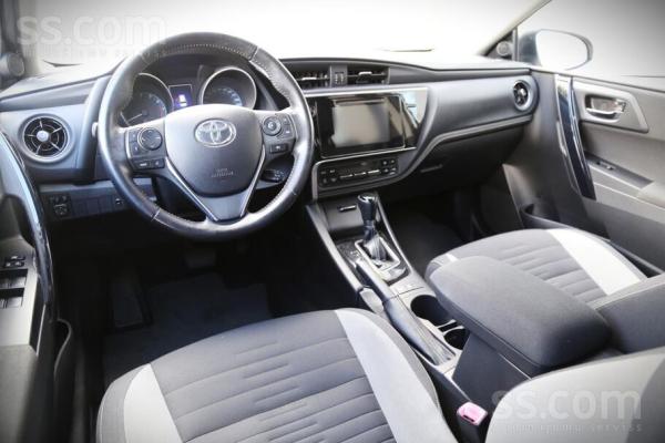 Grey Toyota Auris 2015 in Riga, with an engine capacity of 1.60 L and mileage of 198 thousand km for 7295 €, photo 8 on AUTOMOTO.COM.LV