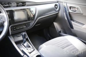 Grey Toyota Auris 2015 in Riga, with an engine capacity of 1.60 L and mileage of 198 thousand km for 7295 €, photo 10 on AUTOMOTO.COM.LV