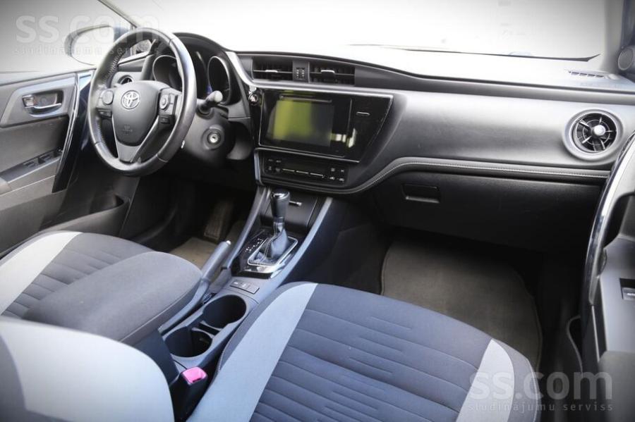 Grey Toyota Auris 2015 in Riga, with an engine capacity of 1.60 L and mileage of 198 thousand km for 7295 €, photo 11 on AUTOMOTO.COM.LV