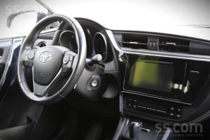 Grey Toyota Auris 2015 in Riga, with an engine capacity of 1.60 L and mileage of 198 thousand km for 7295 €, photo 12 on AUTOMOTO.COM.LV