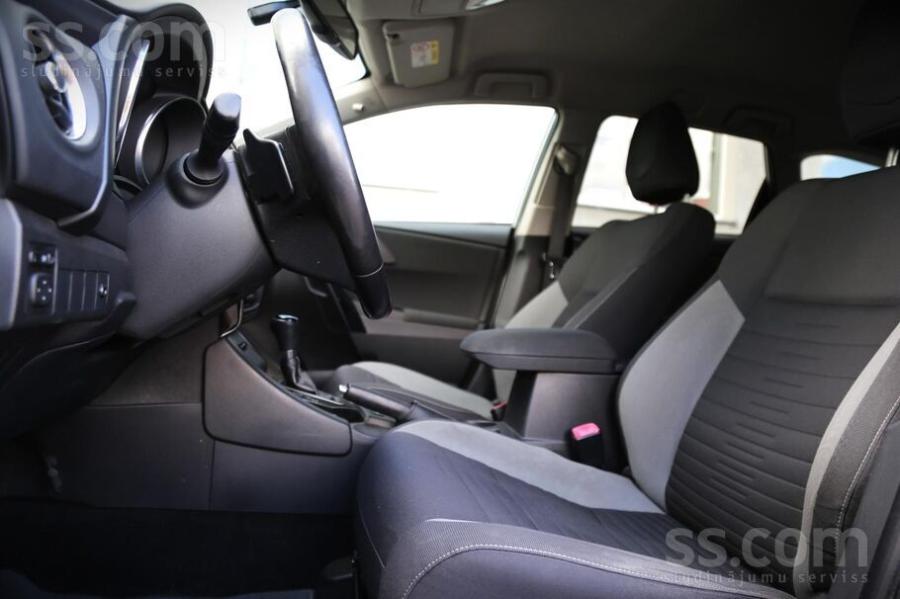 Grey Toyota Auris 2015 in Riga, with an engine capacity of 1.60 L and mileage of 198 thousand km for 7295 €, photo 13 on AUTOMOTO.COM.LV