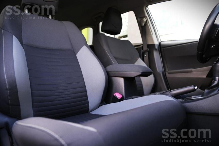 Grey Toyota Auris 2015 in Riga, with an engine capacity of 1.60 L and mileage of 198 thousand km for 7295 €, photo 14 on AUTOMOTO.COM.LV